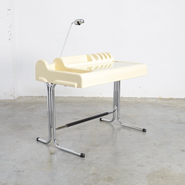 Orix Desk by Vittorio Parigi and Nani Prina for Molteni, 1970s at 1stDibs