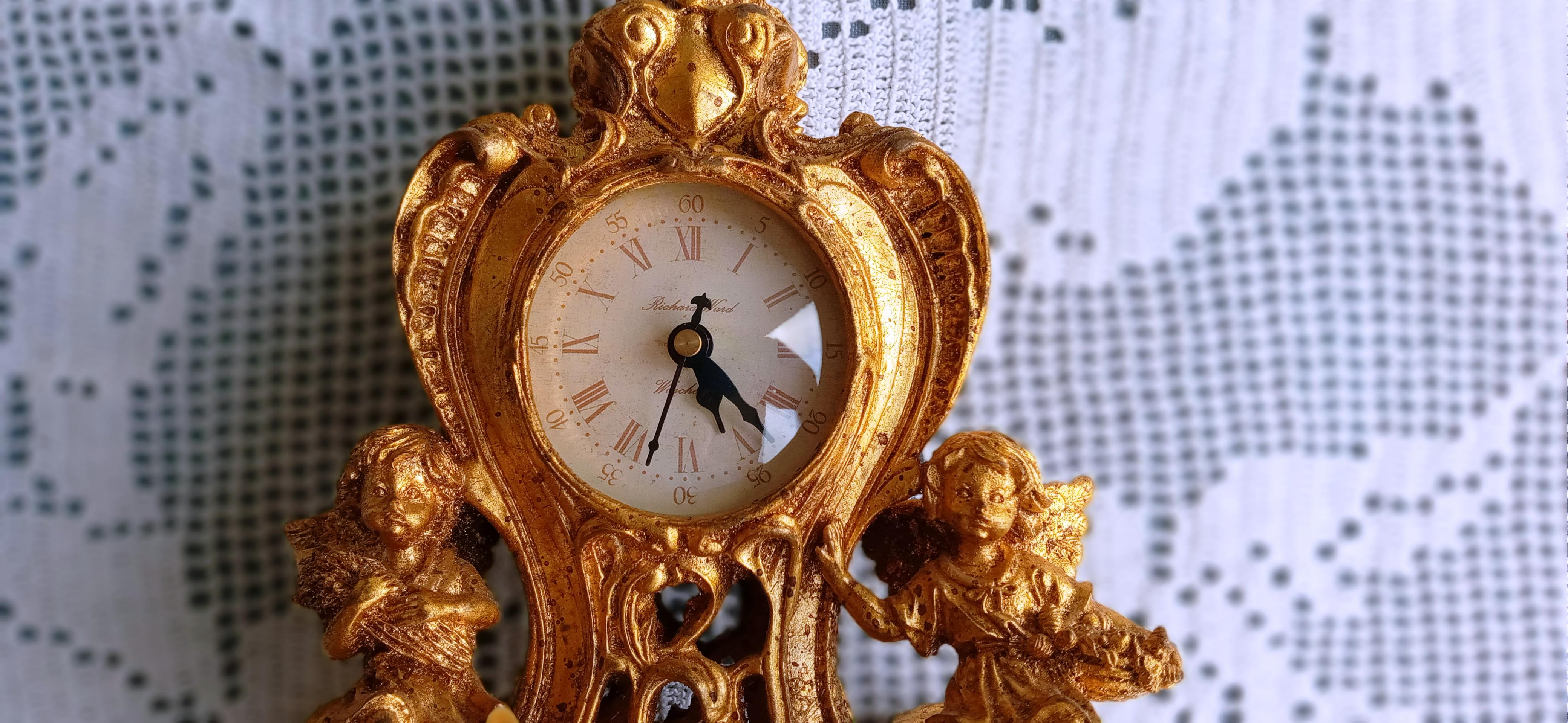 chimney clock, Richard Ward. Winchester For Sale at 1stDibs