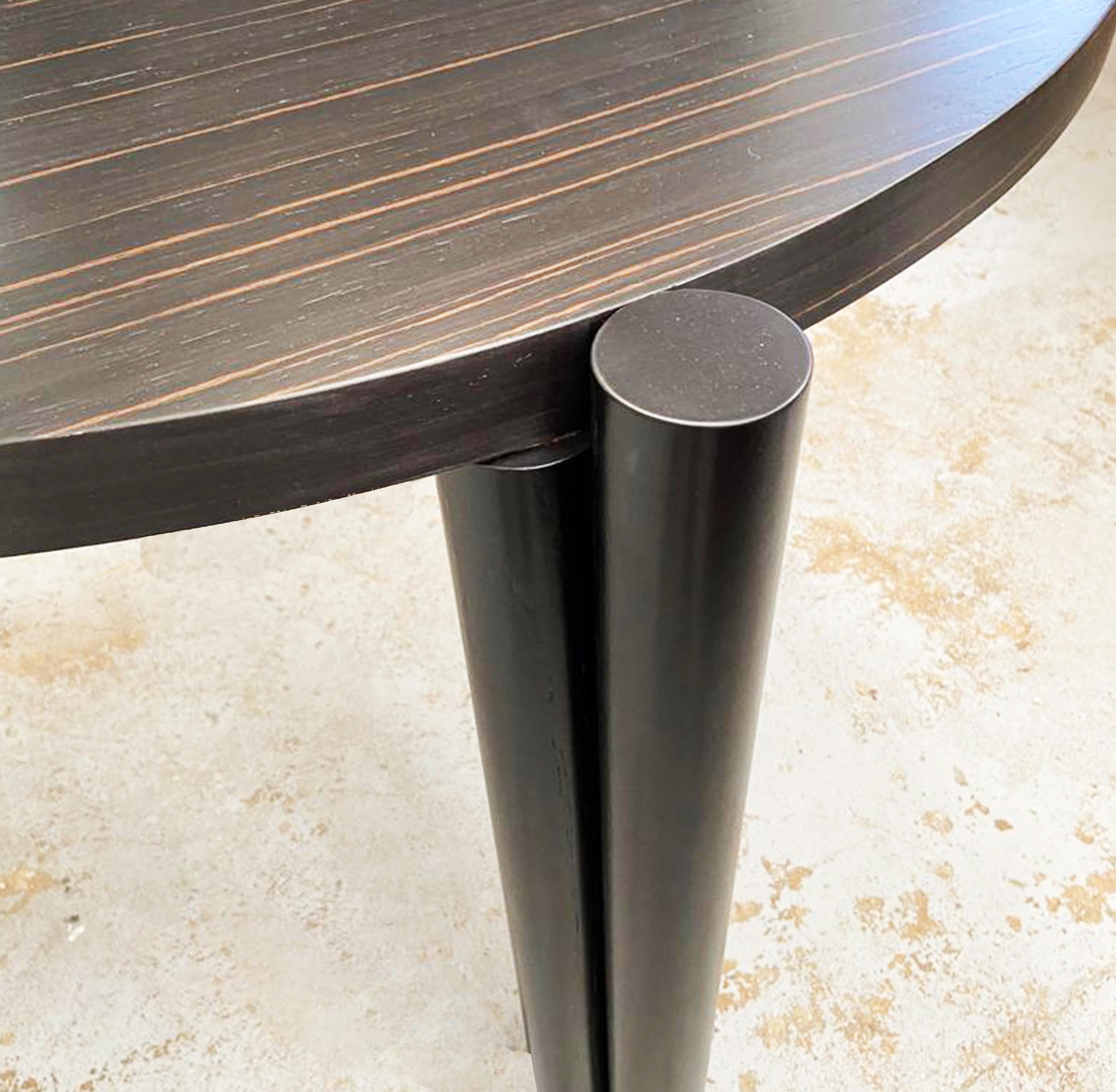 Oscar Dining Table with Ebony Veneer and Three Cylindrical Legs For ...