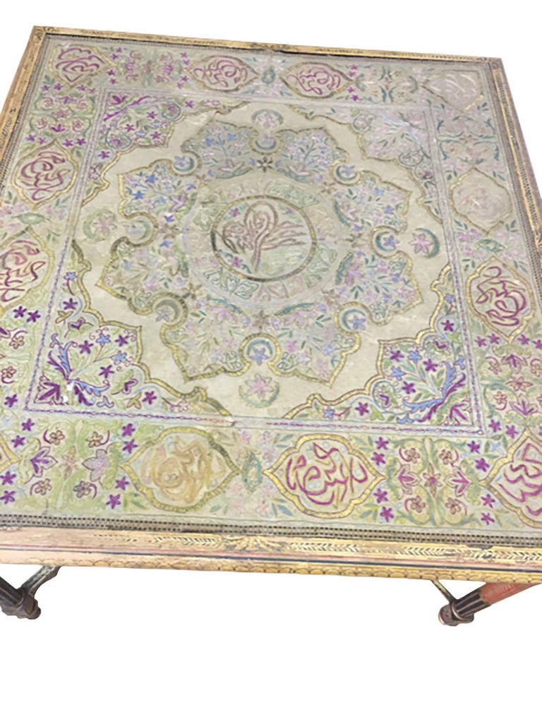 Türkischer Ottomane-Tisch mit Tughra-Monogramm im Angebot bei 1stDibs