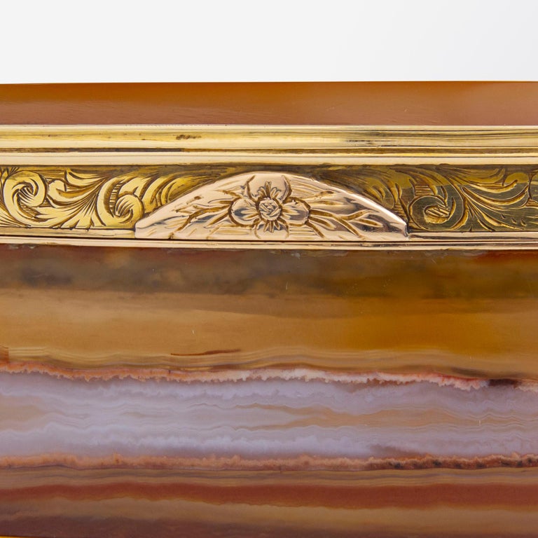 Oval Carnelian Agate Box With Gold Mounts For Sale at 1stDibs