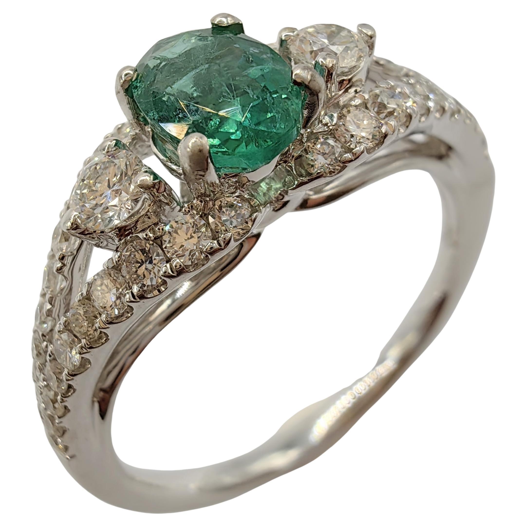 18K White Gold Oval Cut Emerald Diamond Ring For Sale at 1stDibs