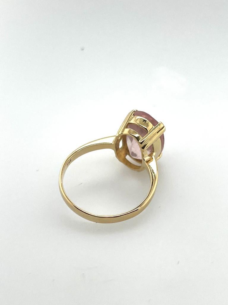 Oval Cut Rose Quartz Solitaire in 18ct Yellow Gold For Sale at 1stDibs