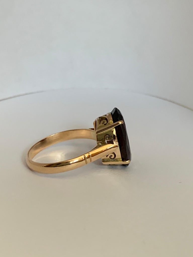 Oval Garnet Set in 14 Karat Yellow Gold Ring For Sale at 1stDibs