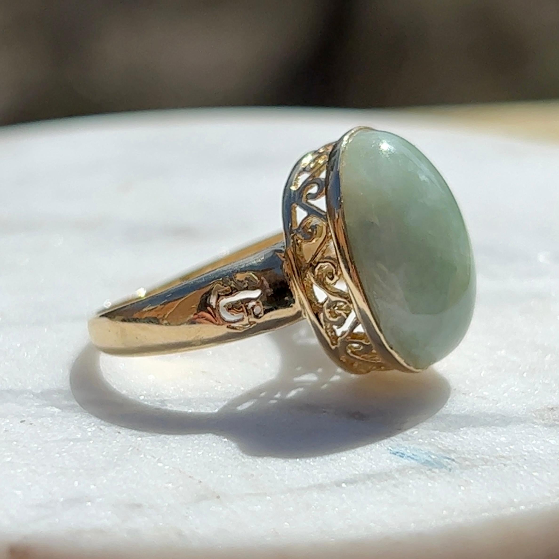 Oval Jadeite Cabochon Ring in 14k Yellow Gold For Sale at 1stDibs
