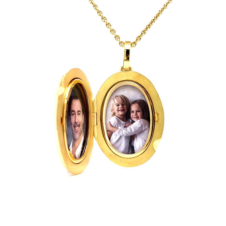 Oval Locket Pendant 18k Yellow with Gold Baroque Engraving For Sale at ...