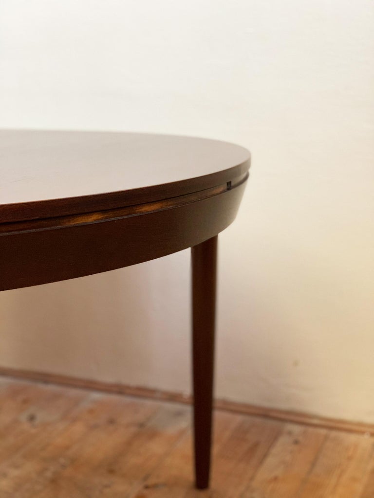 Oval Mahogany-Colored Mid-Century Modern Extendable Dining Table For ...