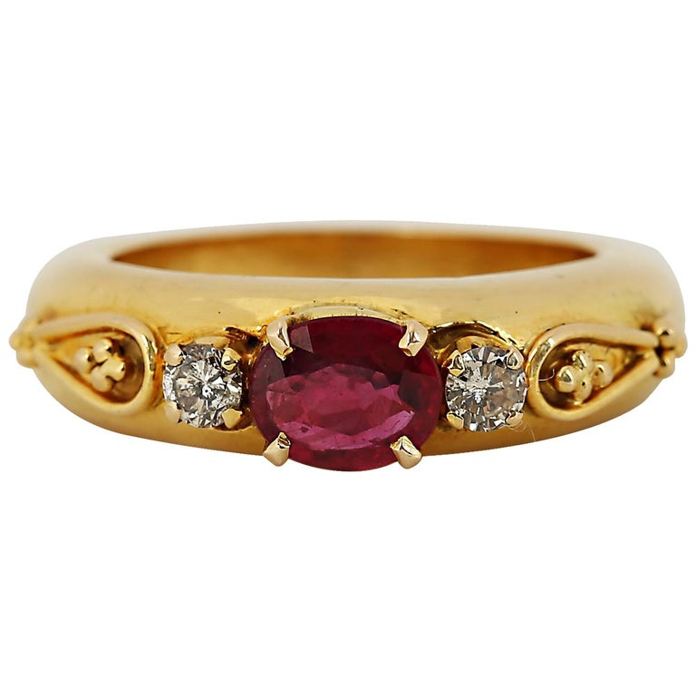 Vintage Oval Ruby and Diamond Gold Ring For Sale at 1stDibs