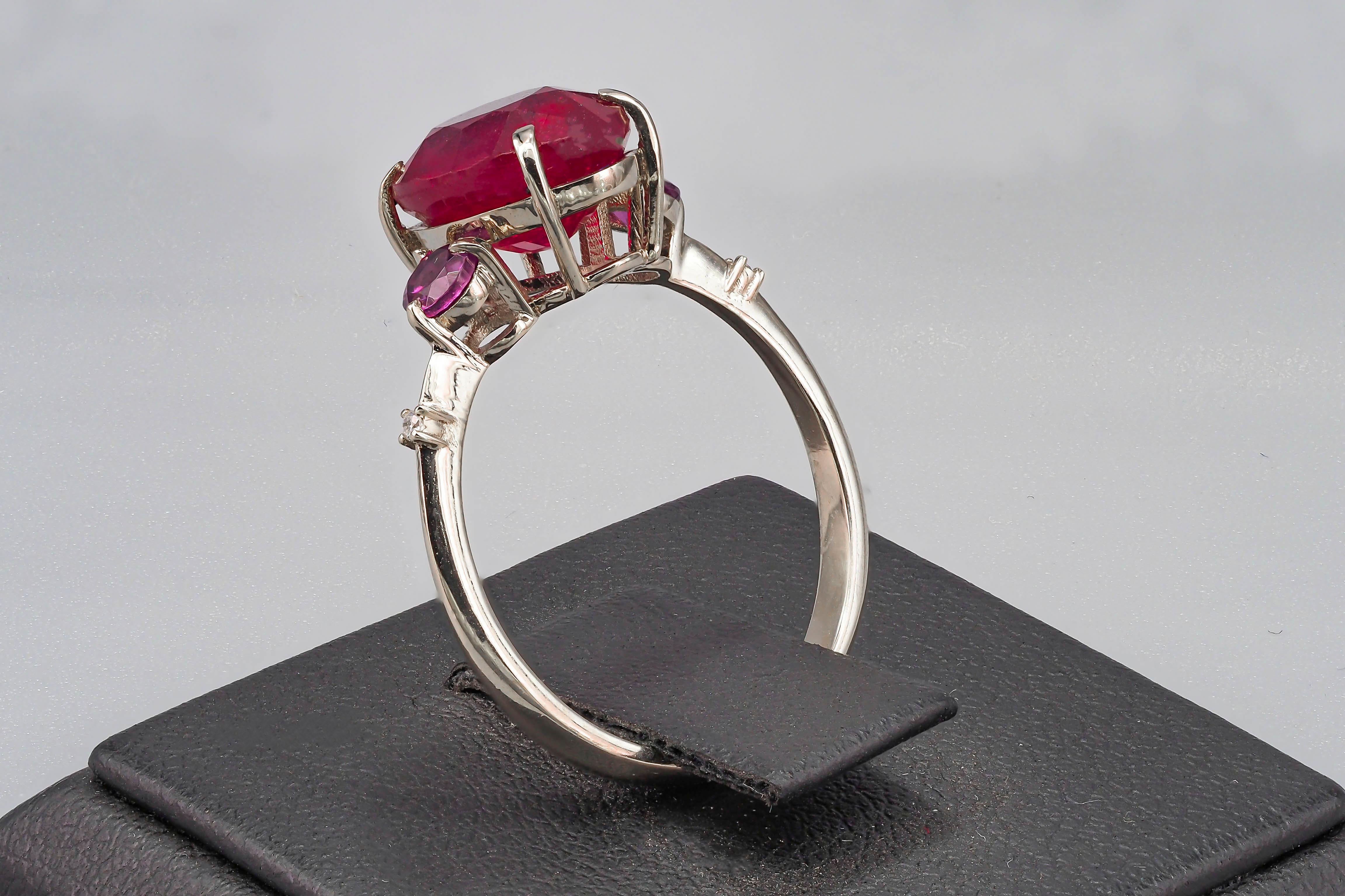Oval ruby ring. For Sale at 1stDibs