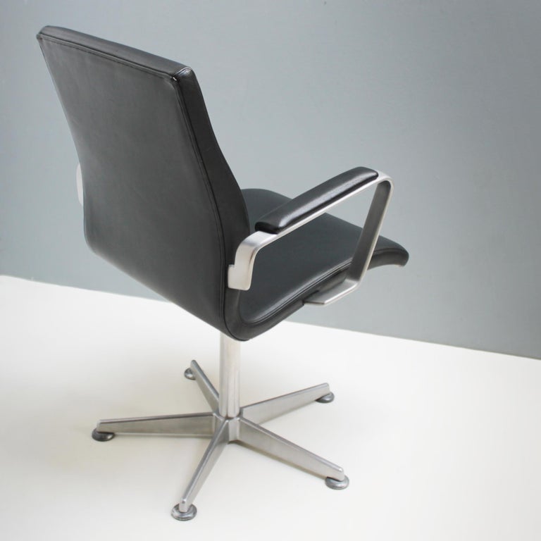 Oxford Swivel Chair by Arne Jacobsen for Fritz Hansen at 1stDibs