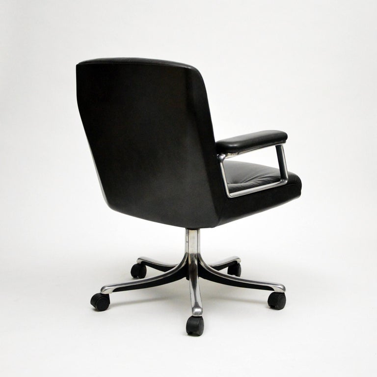 P126 armchair Osvaldo Borsani for Tecno 1966 For Sale at 1stDibs