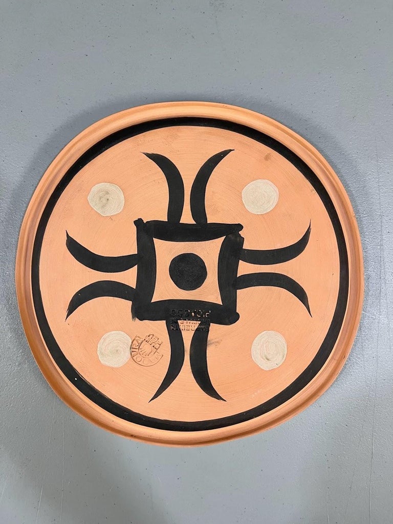 Pablo Picasso - Pablo Picasso Ceramic Plate 'Quatre profils enlacés ...