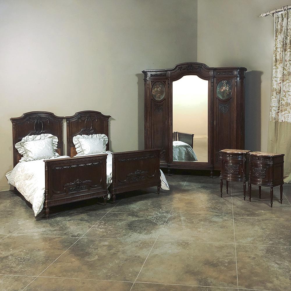 Pair of 19th Century Italian Walnut Louis XVI Beds at 1stDibs