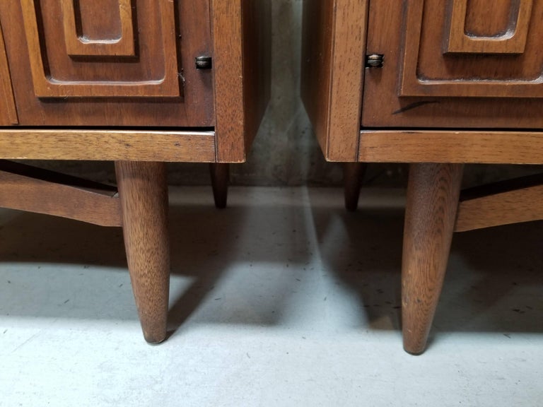 Pair of Broyhill "Sculptra" Night Stands at 1stDibs