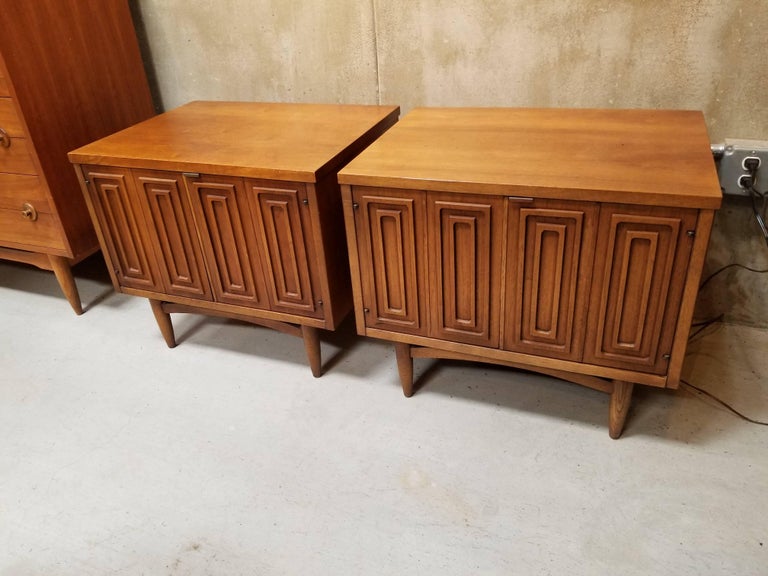 Pair of Broyhill "Sculptra" Night Stands at 1stDibs