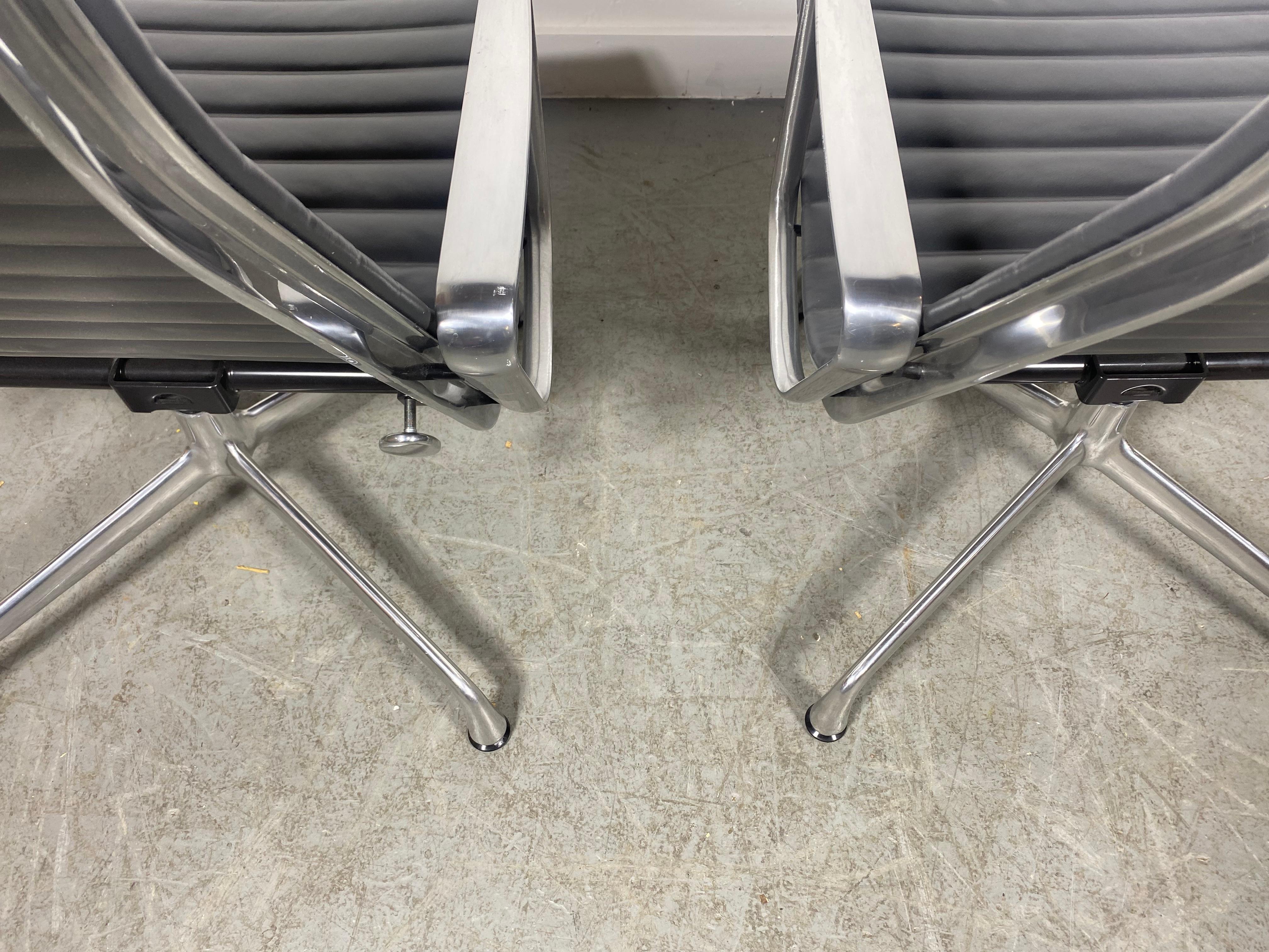 Pair Eames Aluminum Group EA124 Lounge Chair, Herman Miller For Sale at ...