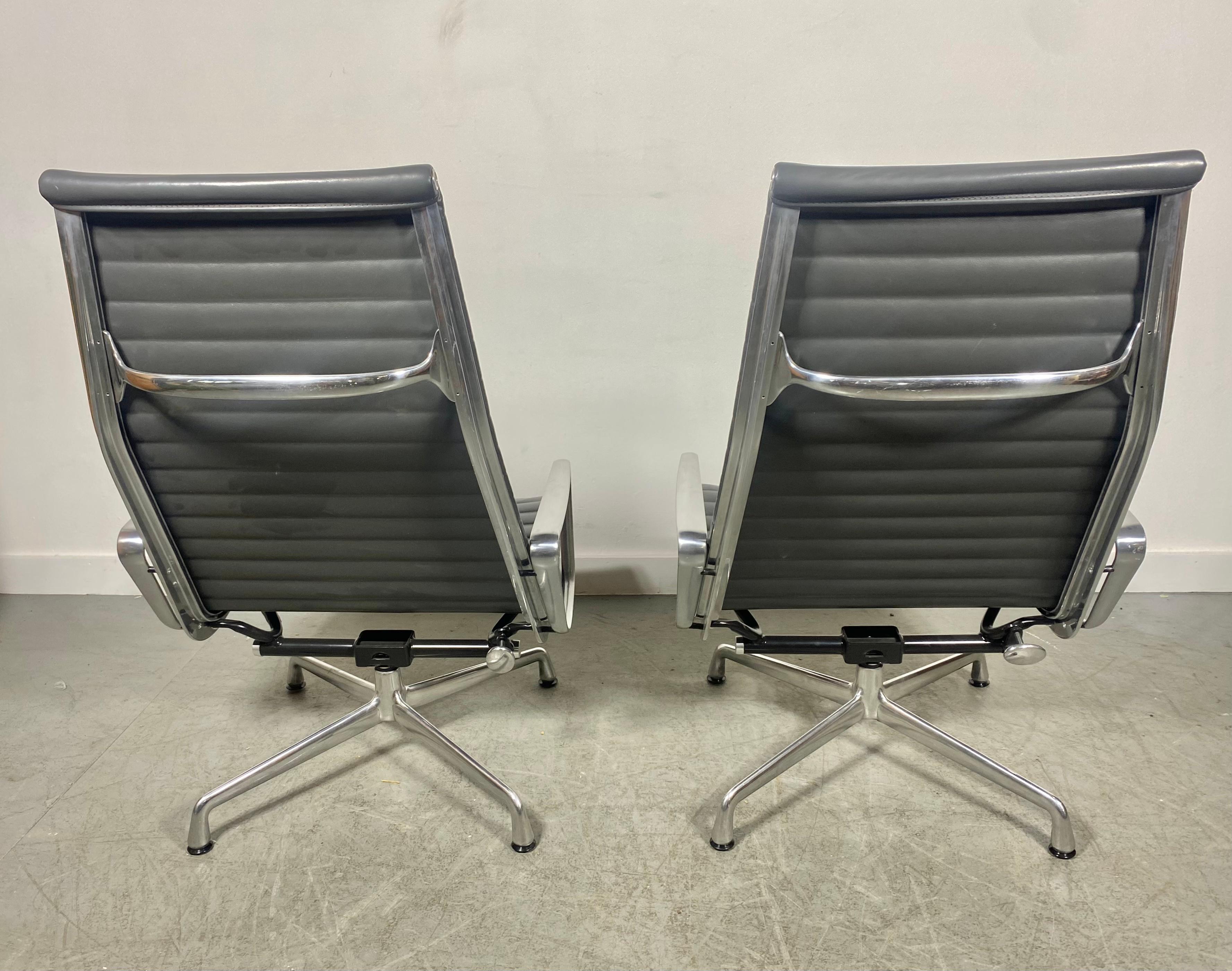 Pair Eames Aluminum Group EA124 Lounge Chair, Herman Miller For Sale at ...