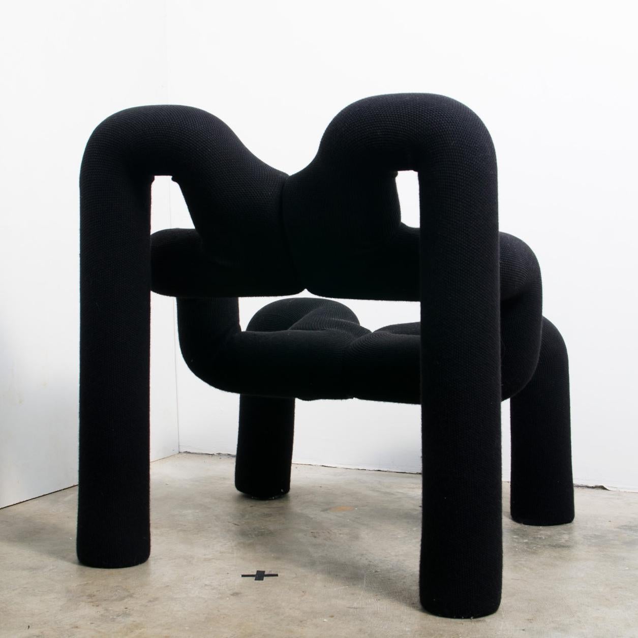 Coppia di iconiche poltrone Stokke nere di Terje Ekstrom, Norvegia ...