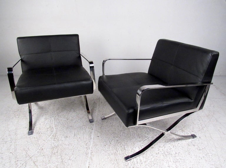 Pair of Modern Club Chairs with X Frame Base For Sale at 1stDibs