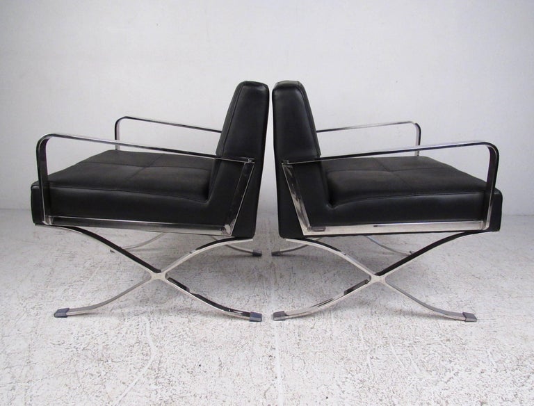Pair of Modern Club Chairs with X Frame Base For Sale at 1stDibs