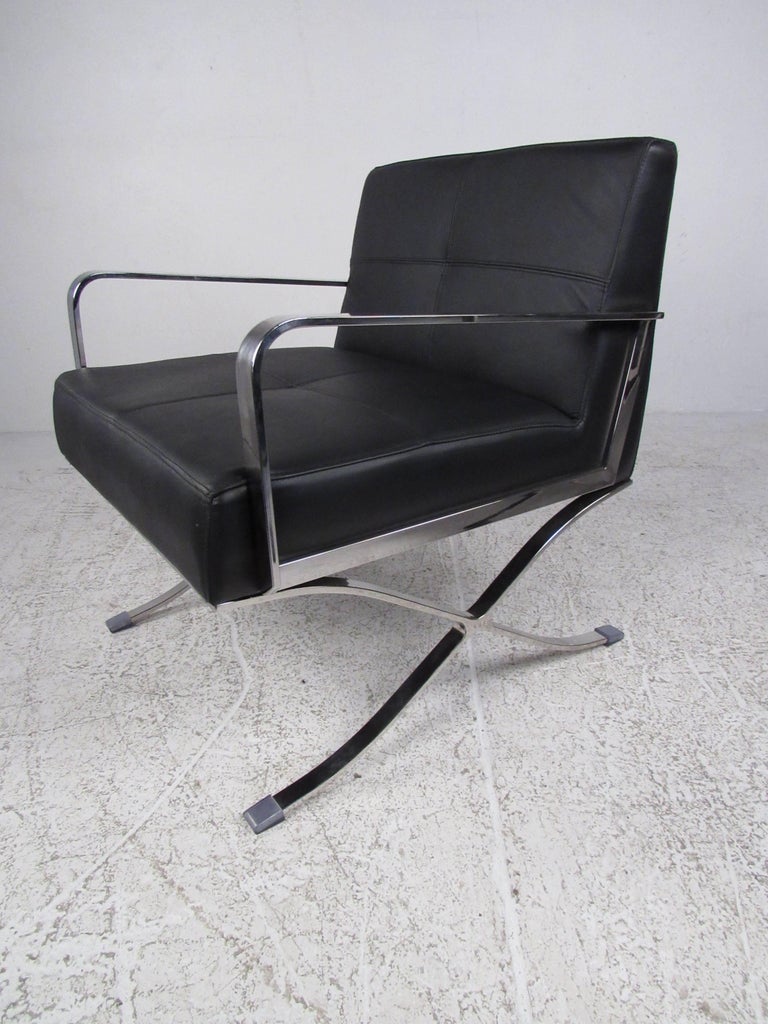 Pair of Modern Club Chairs with X Frame Base For Sale at 1stDibs