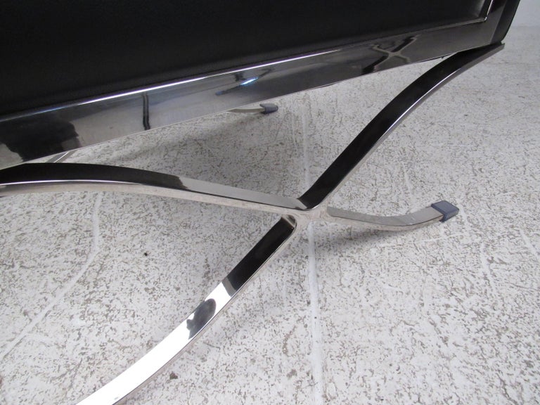 Pair of Modern Club Chairs with X Frame Base For Sale at 1stDibs