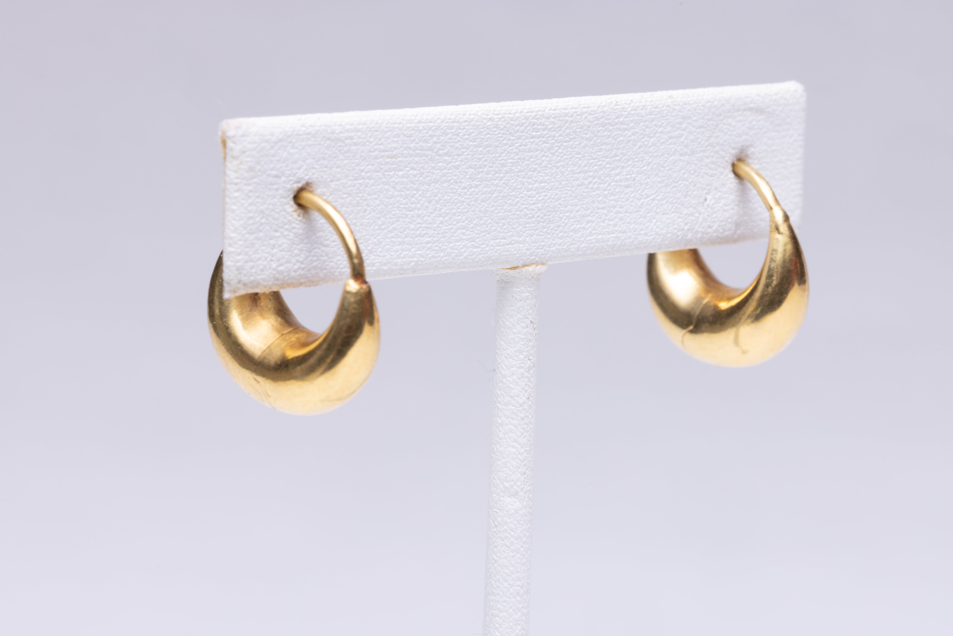 Pair of 18k Gold Hoops For Sale at 1stDibs