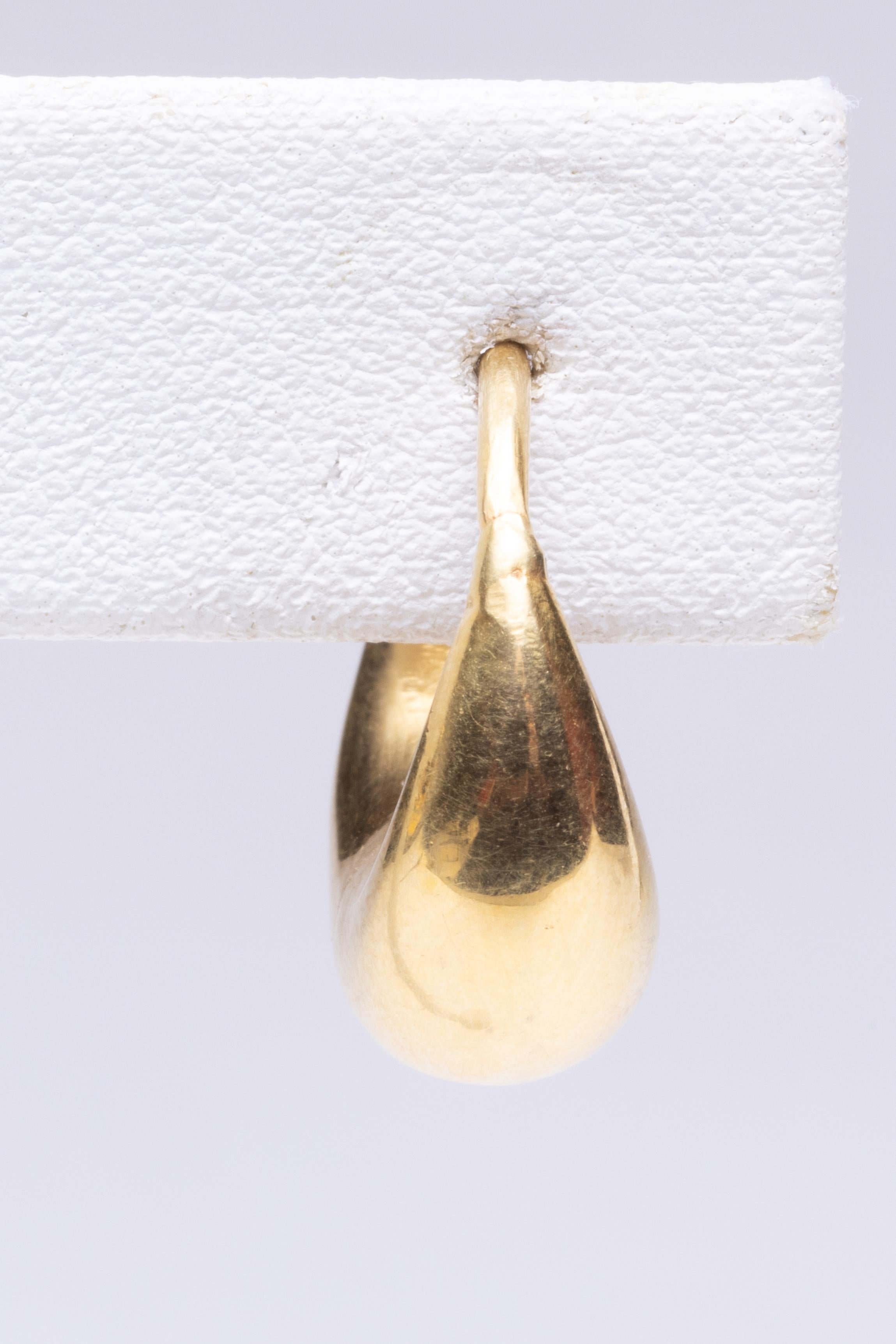 Pair of 18k Gold Hoops For Sale at 1stDibs