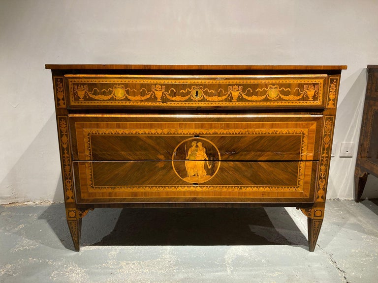 Pair of 18th Century Italian Chest of Drawers For Sale at 1stDibs