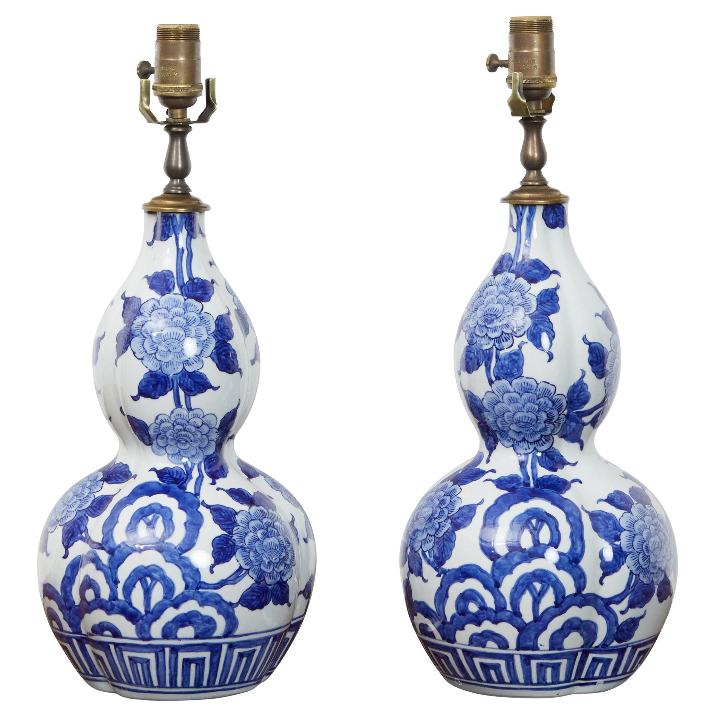 Pair of 1920s Japanese Taishō Blue and White Porcelain Lamps on Lucite ...