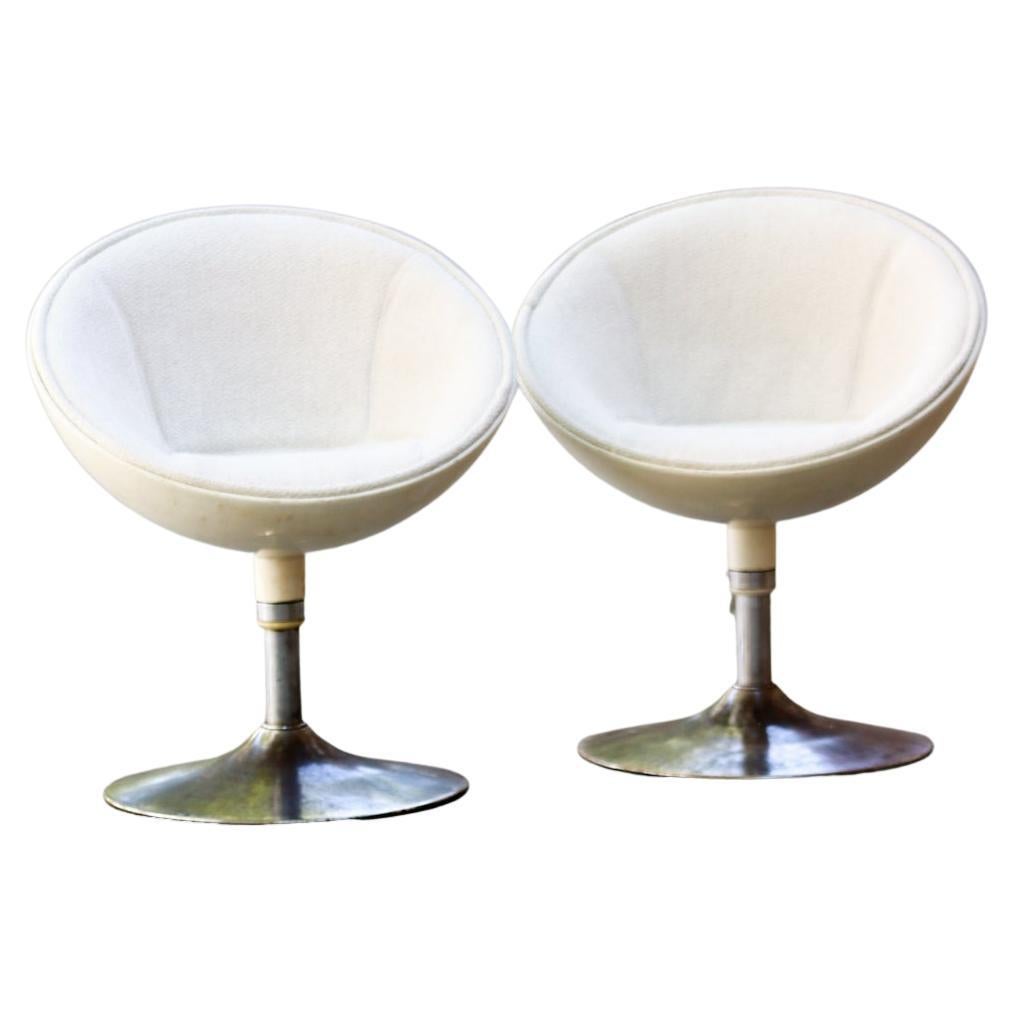 Pair of 1960's Swivel Fibreglass Chairs For Sale at 1stDibs