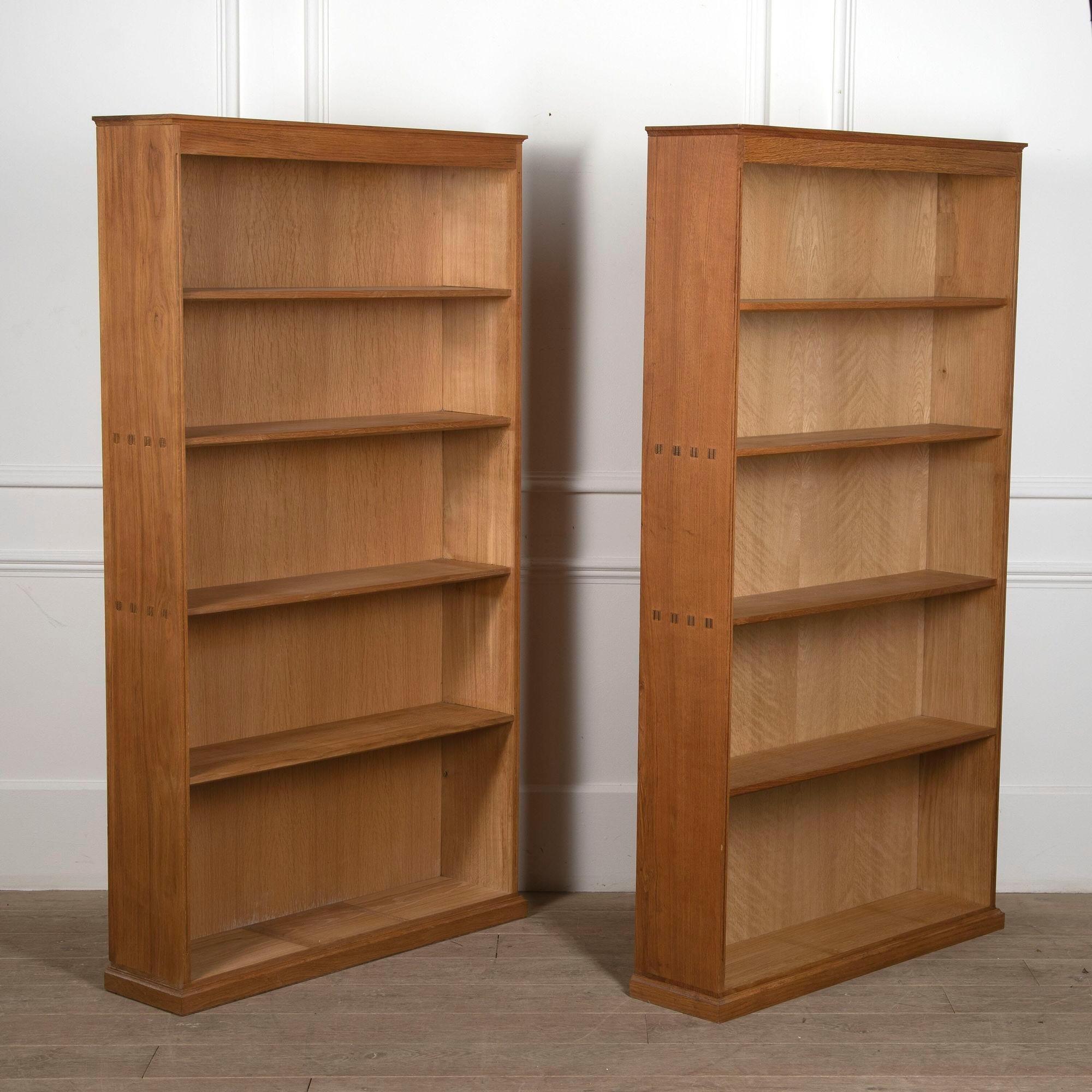 Pair of 20th Century Cotswold Oak Bookcases For Sale at 1stDibs