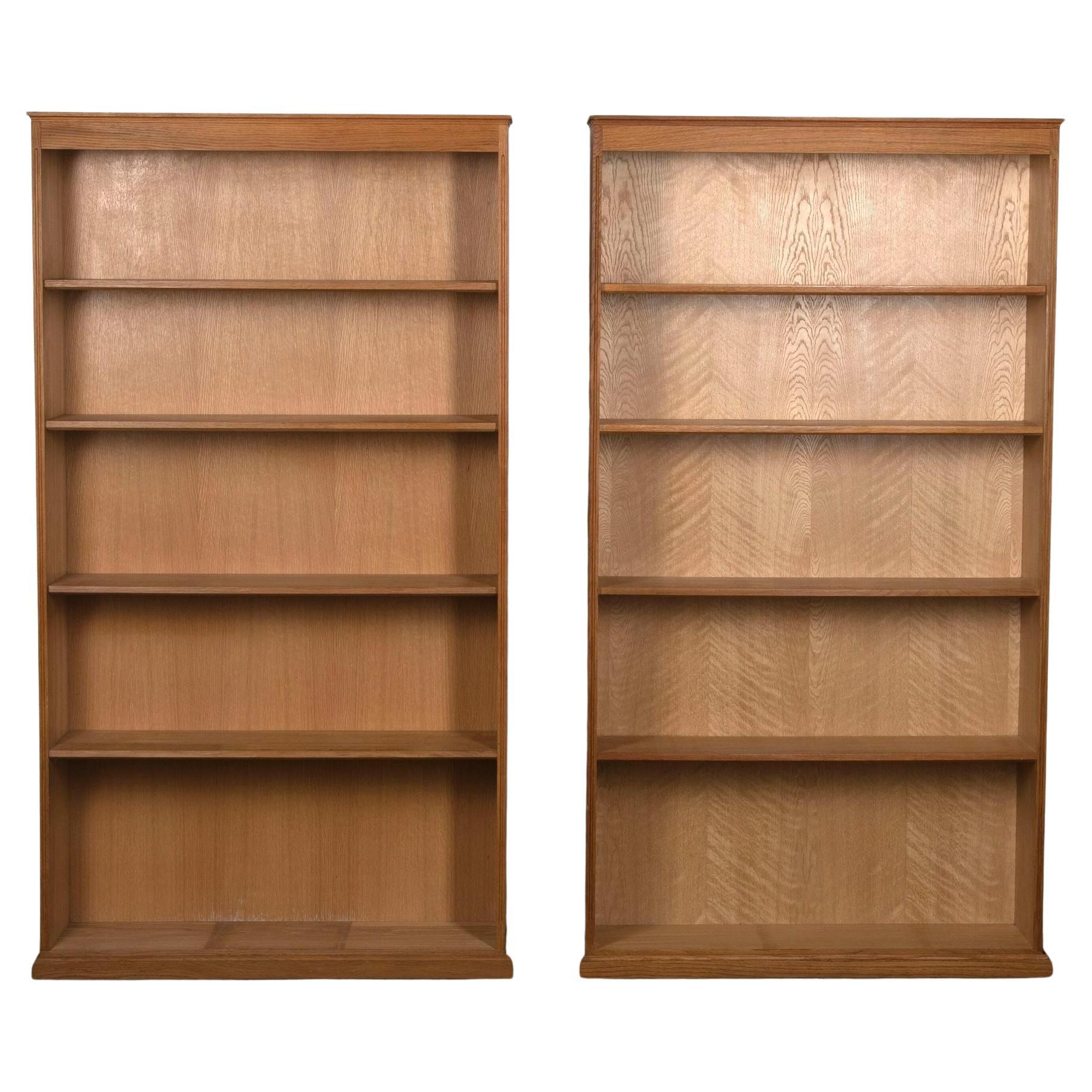 Pair of 20th Century Cotswold Oak Bookcases For Sale at 1stDibs