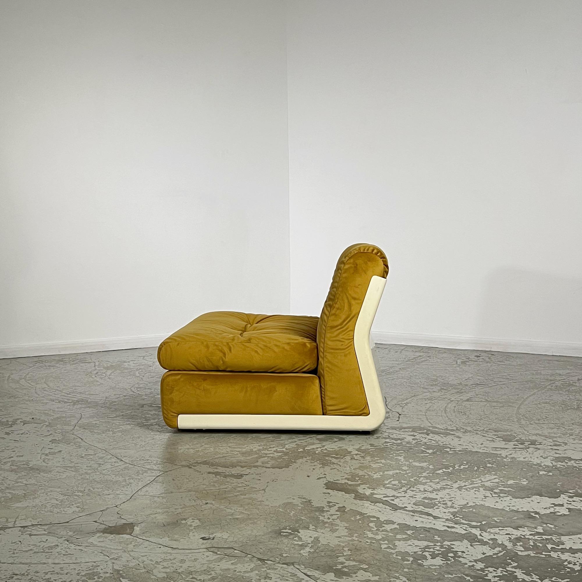 Pair of Amanta Armchairs by Mario Bellini for B&B Italia, 1960s For ...