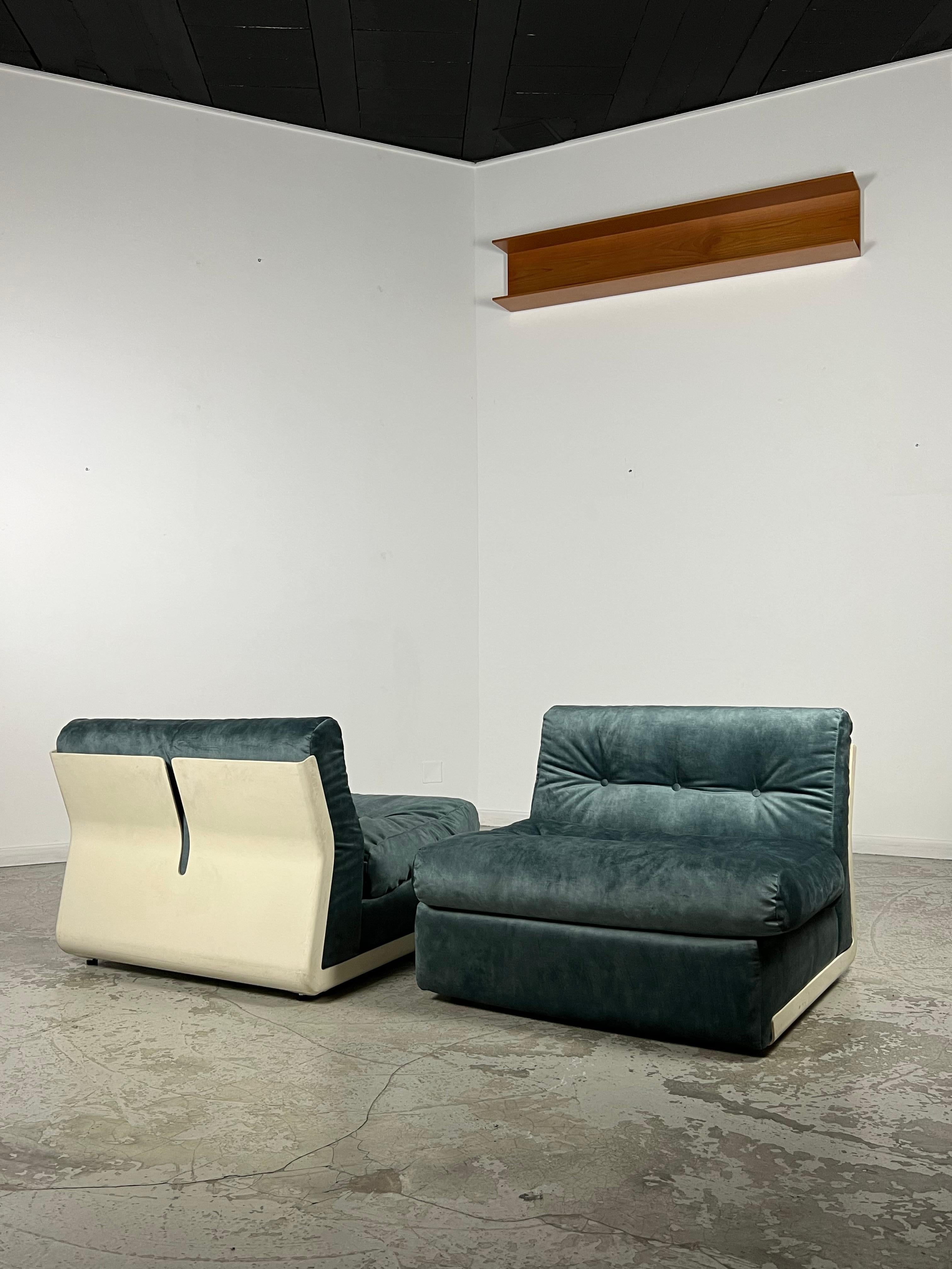 Pair of Amanta armchairs by Mario Bellini for B&B Italia 1960s For Sale ...