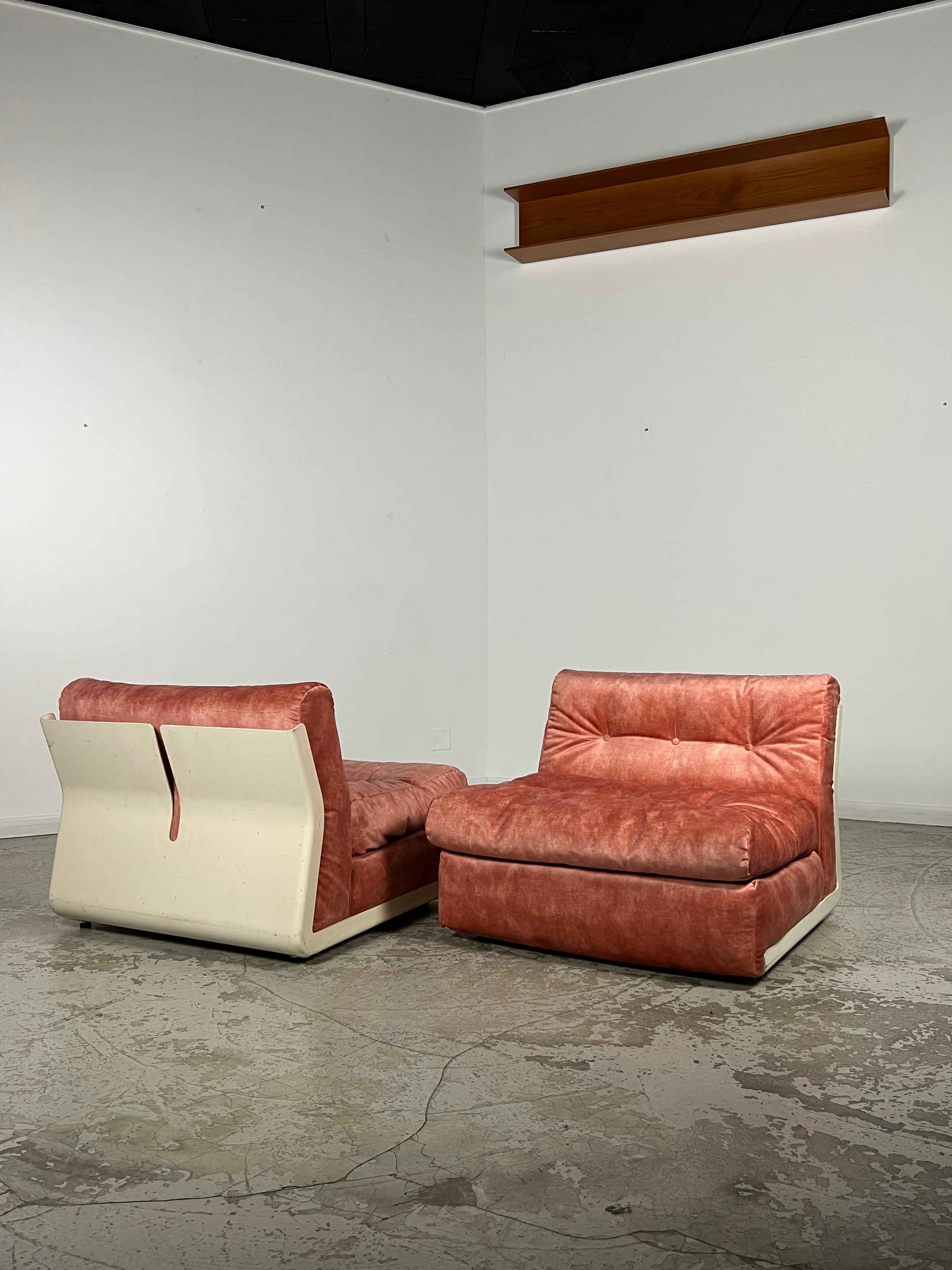 Pair of Amanta armchairs by Mario Bellini for B&B Italia 1960s For Sale ...