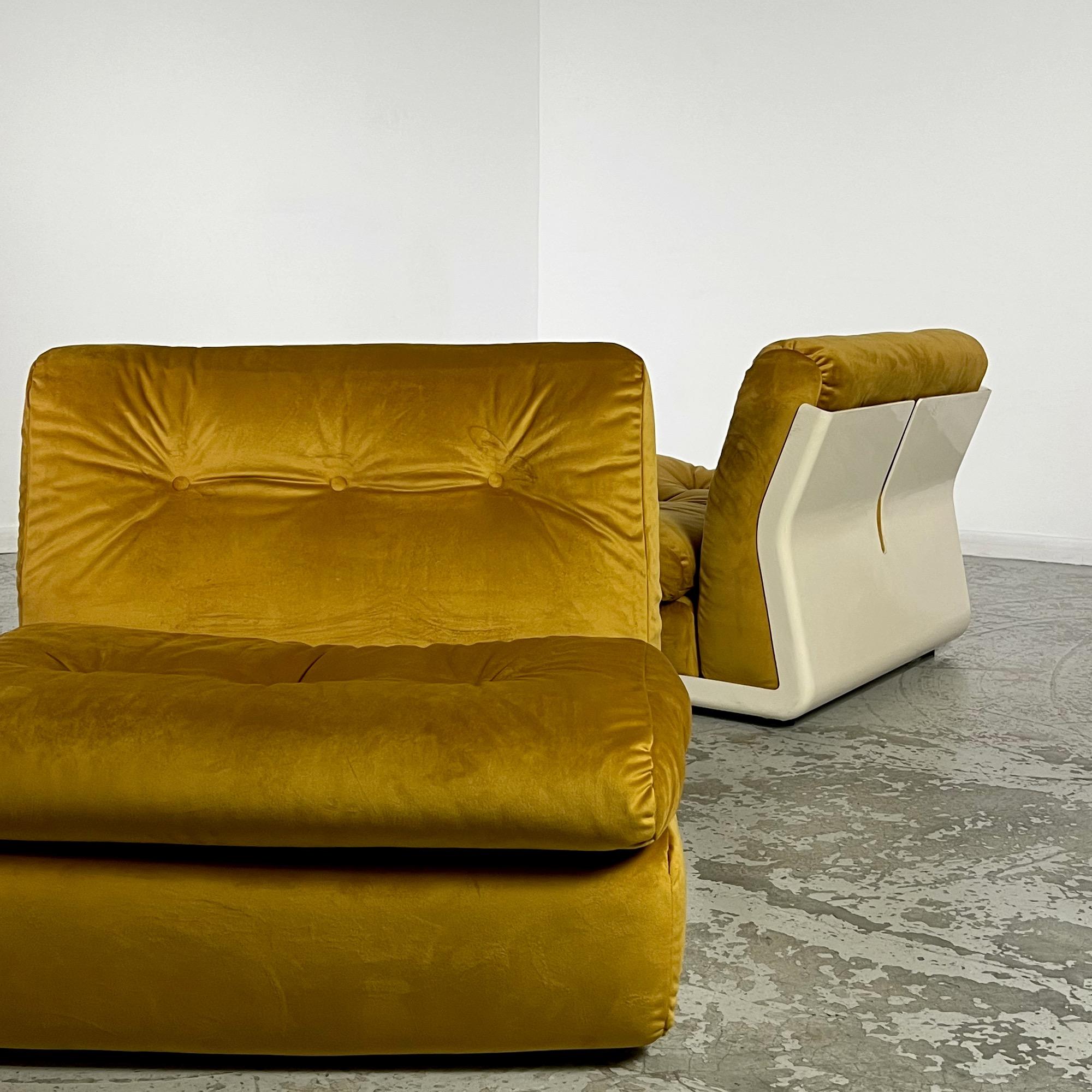 Pair of Amanta Armchairs by Mario Bellini for B&B Italia, 1960s For ...