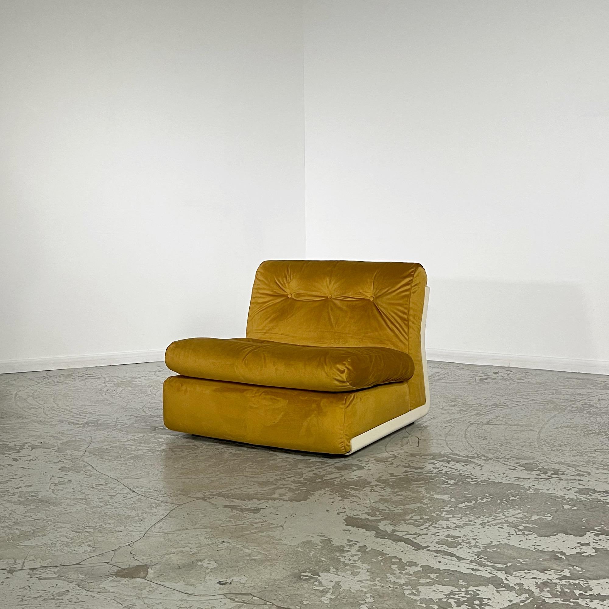 Pair of Amanta Armchairs by Mario Bellini for B&B Italia, 1960s For ...