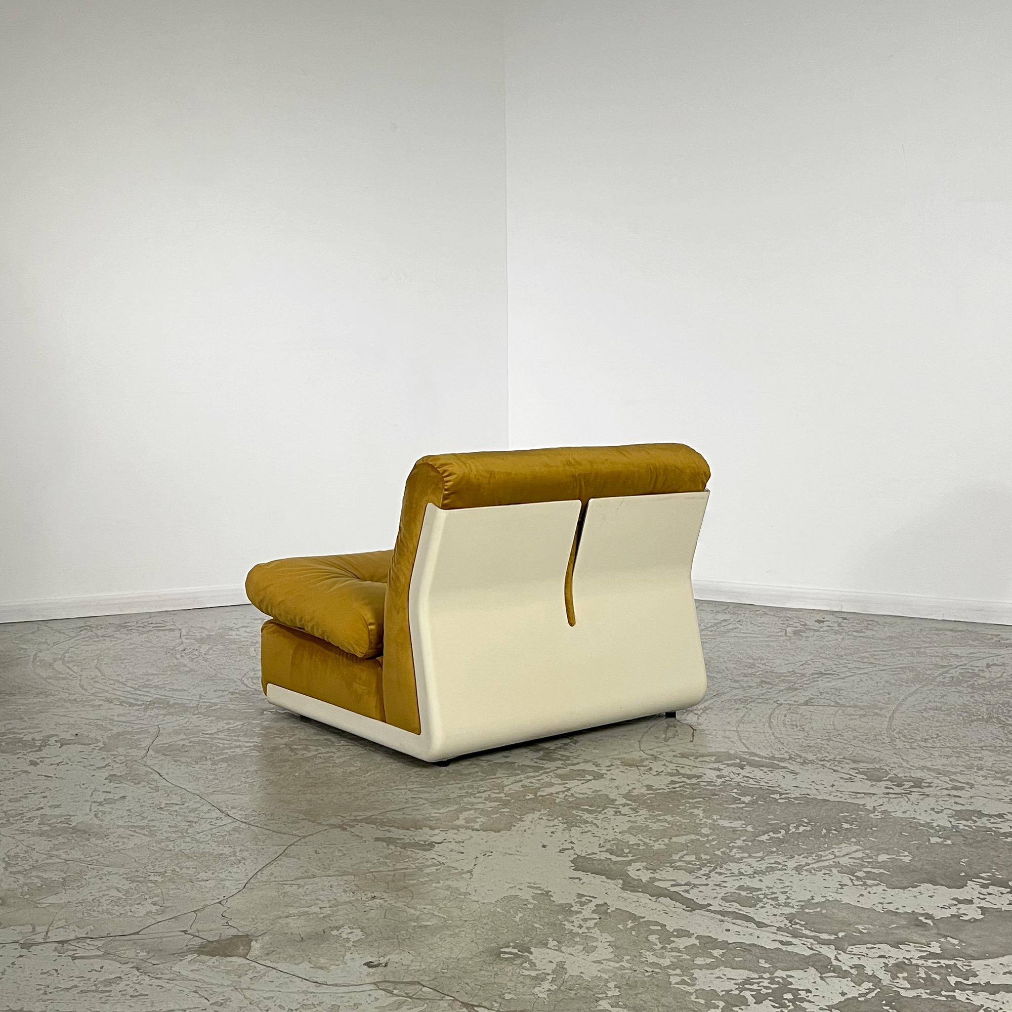 Pair of Amanta Armchairs by Mario Bellini for B&B Italia, 1960s For ...