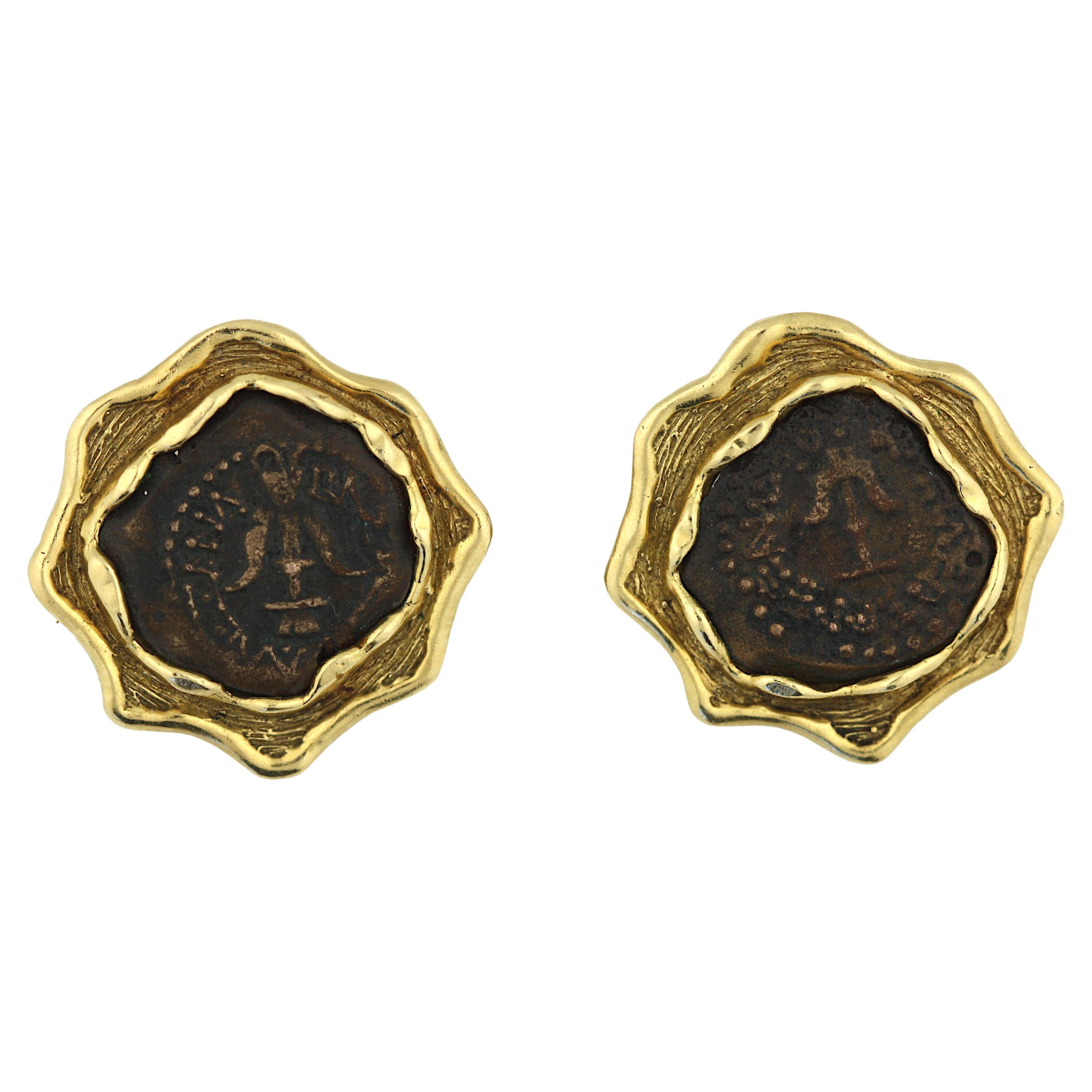 Pair of Ear Clips with 28 Diamonds For Sale at 1stDibs