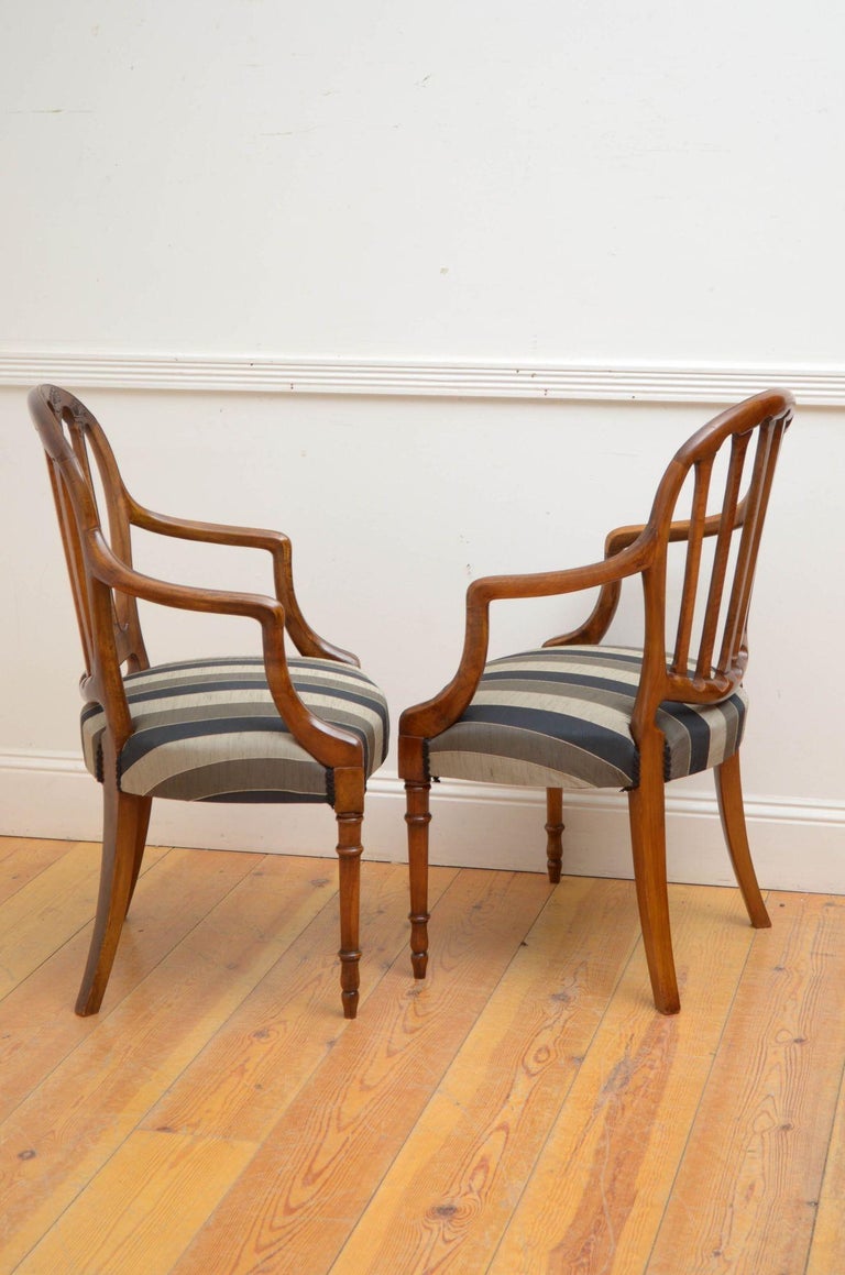 Pair of Antique Carver Chairs For Sale at 1stDibs