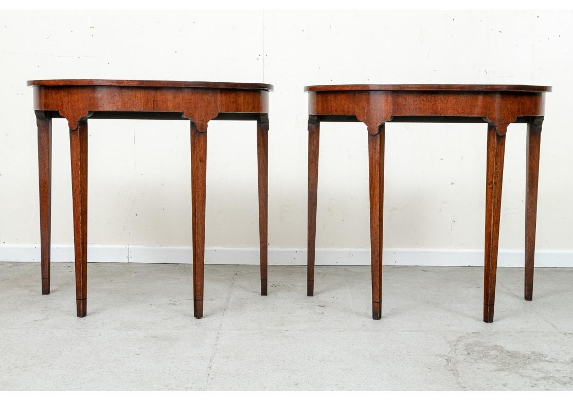Coppia di antichi tavoli da console in mogano Demilune in vendita su ...