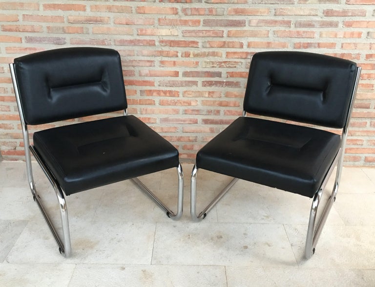 Pair of Art Deco Tubular Chrome Lounge Chairs in Black Leather at 1stDibs