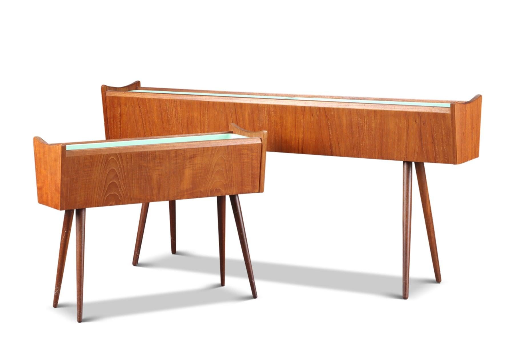 Pair of Atomic Teak Planters For Sale at 1stDibs