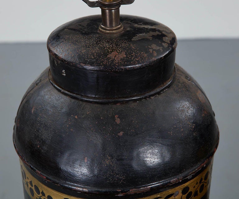 Pair of Black and Gold Tea Tin Lamps For Sale at 1stDibs