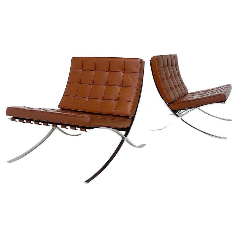 Pair of Brown Leather Barcelona Chairs by Mies Van Der Rohe for Knoll ...