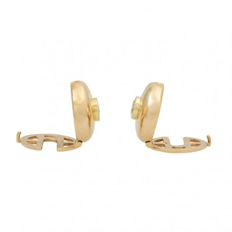Pair of Button Clips with 2 Diamonds For Sale at 1stDibs