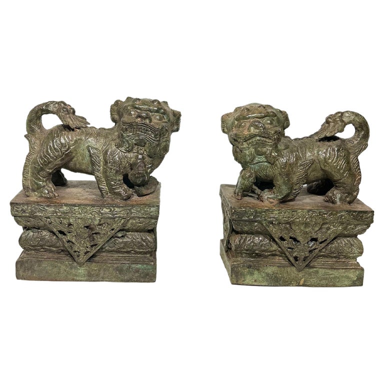 A pair of Chinese 20th century imperial guardian lions For Sale at 1stDibs