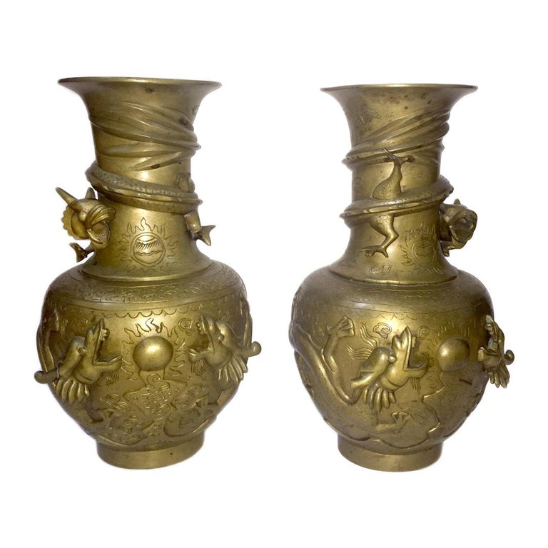 Pair of Chinese Bronze Vases For Sale at 1stDibs