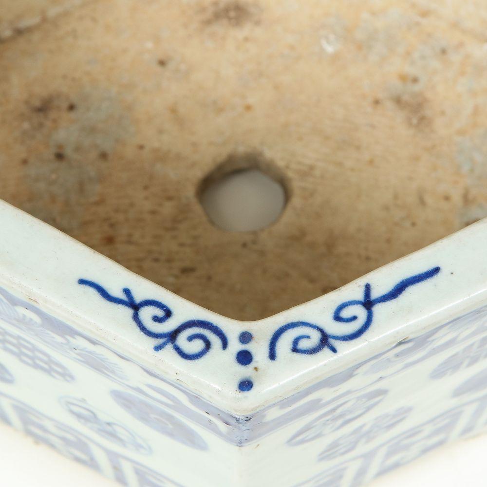 Pair of Chinese Export Blue and White Porcelain Cachepots For Sale at ...